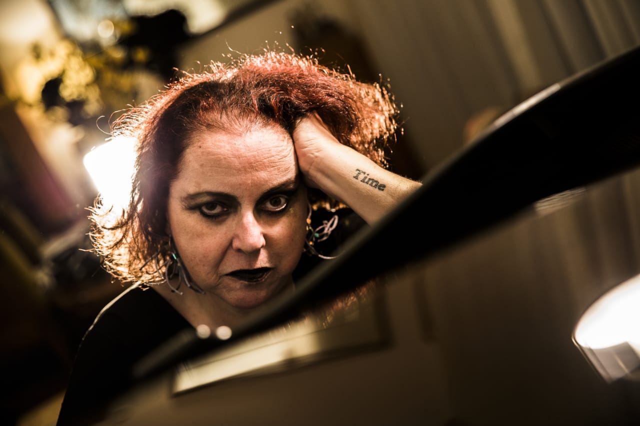 Cantora, pianista e atriz, Cida Moreira se apresenta em live no ...